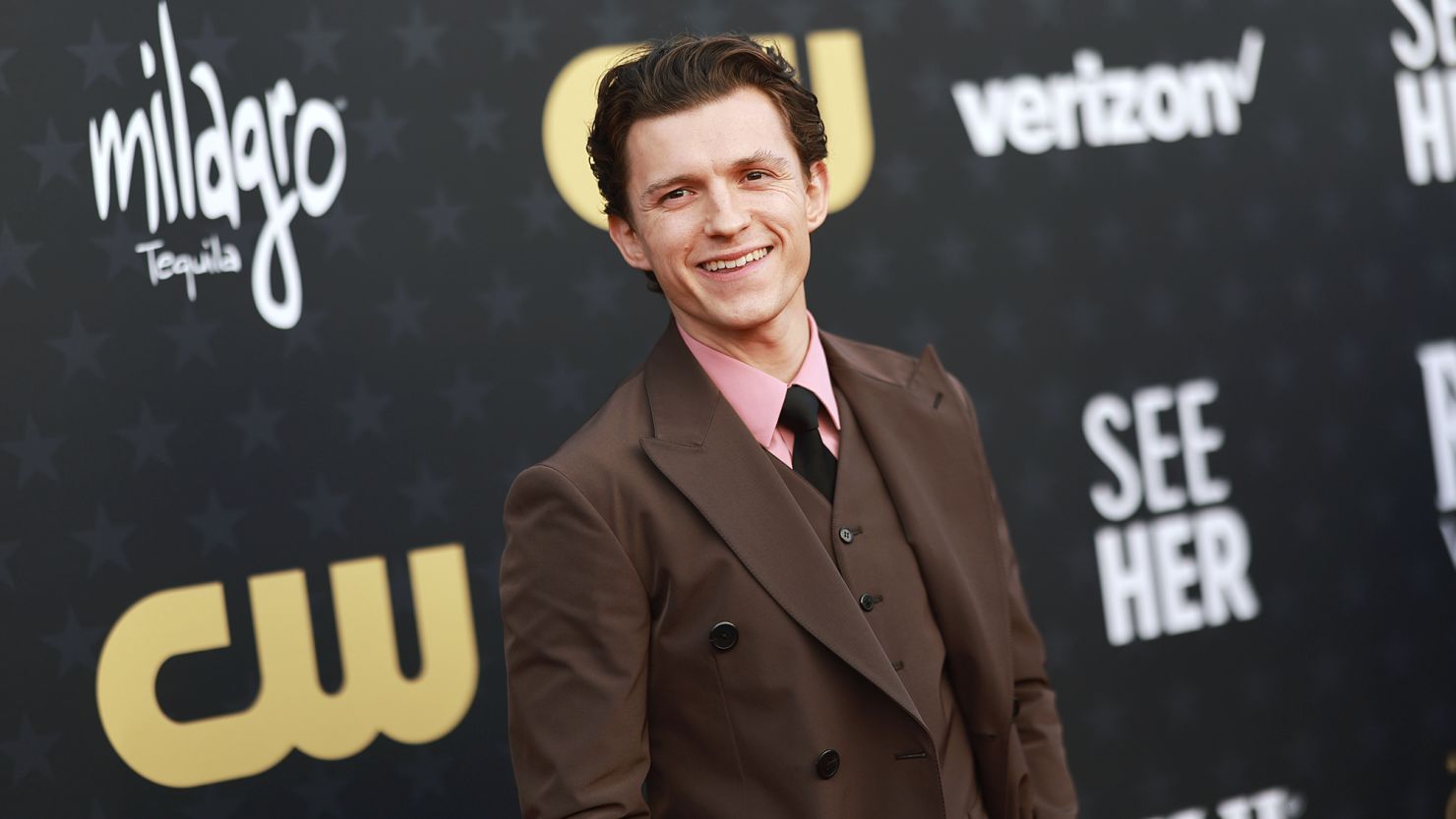 Ο Tom Holland με ξανθά μαλλιά γίνεται Viral! – TOM and CHILL